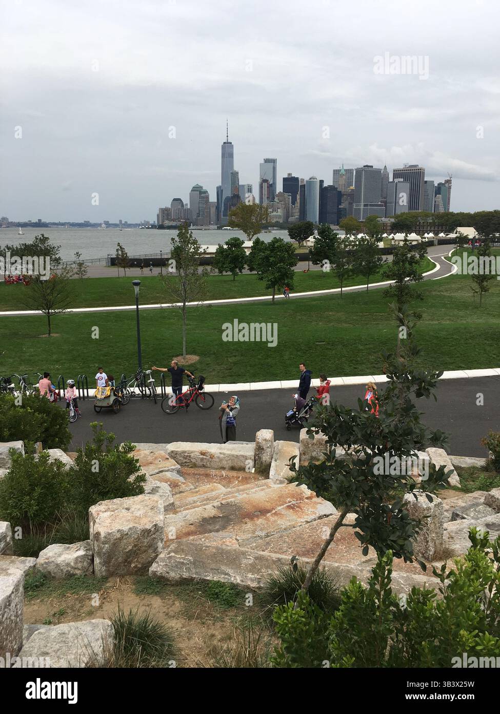 Life in New York shown through a crowded sidewalk, active street, and ...