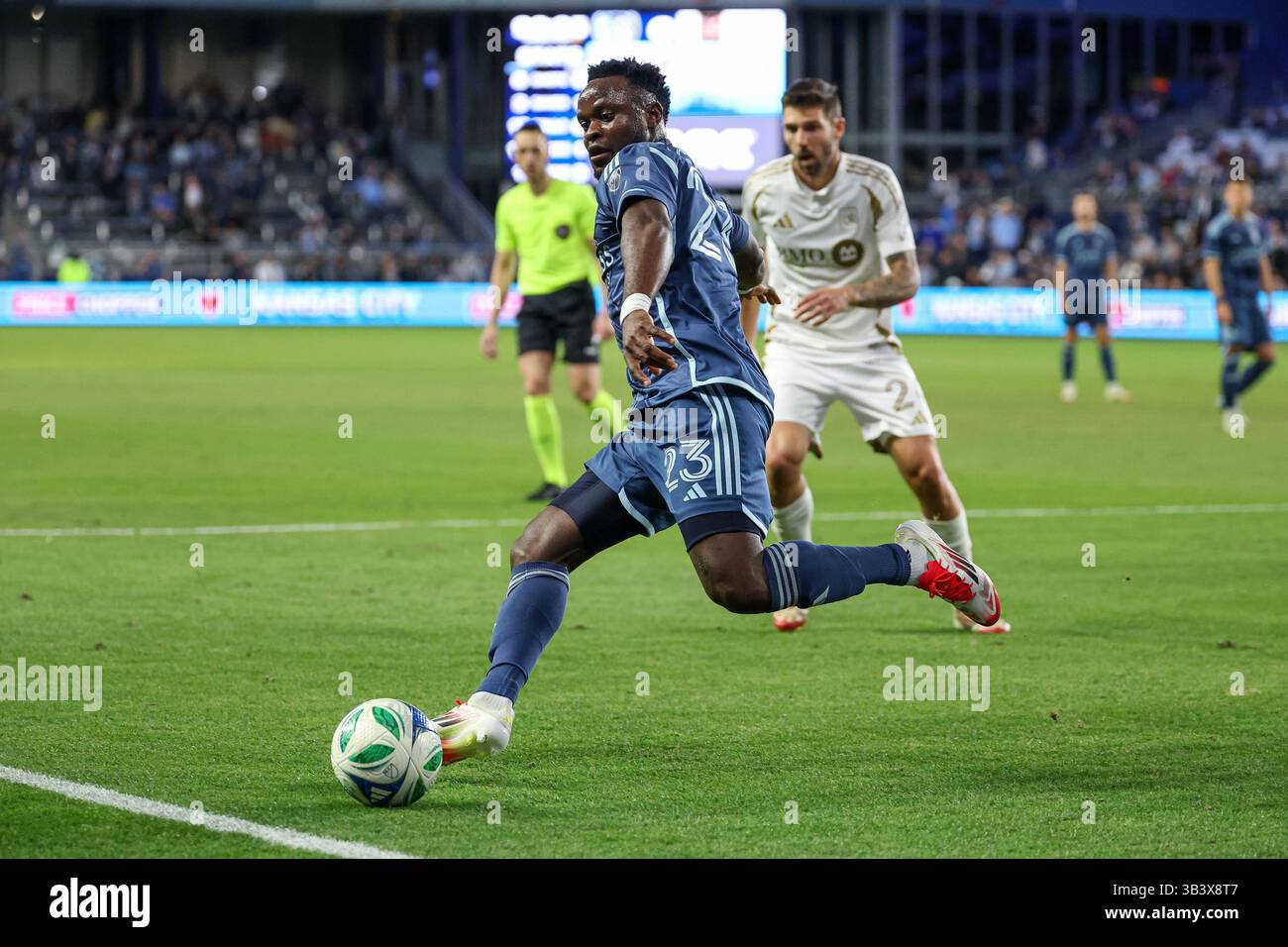 Kansas City, KS, USA. 22nd Mar, 2025. Sporting Kansas City forward ...