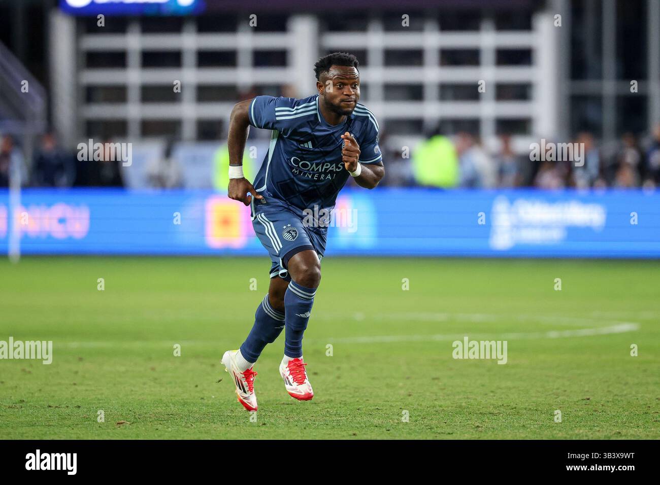 Kansas City, KS, USA. 22nd Mar, 2025. Sporting Kansas City forward ...