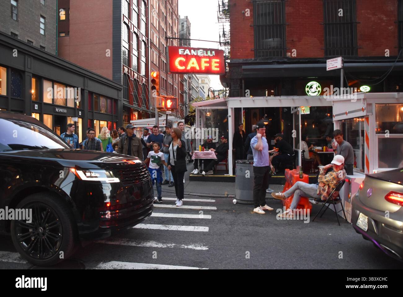 Walking scene in NYC with high-rise background Stock Photo - Alamy