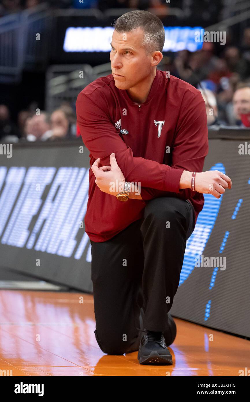Milwaukee, WI, USA. 21st Mar, 2025. Troy Trojans head coach Scott Cross ...