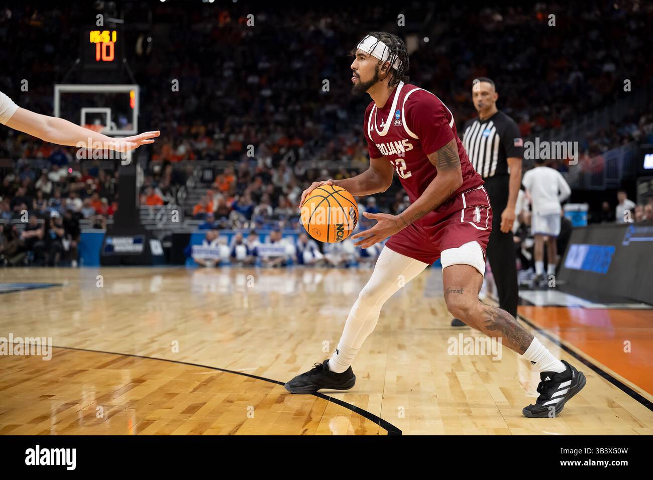 Milwaukee, WI, USA. 21st Mar, 2025. Troy Trojans guard Tayton Conerway ...