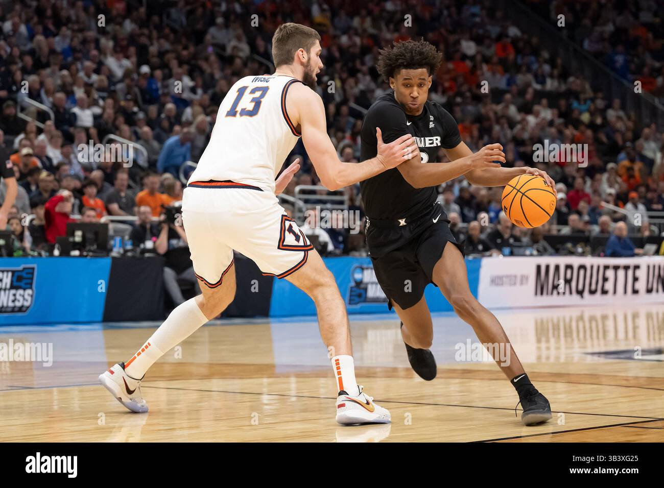 Milwaukee, WI, USA. 21st Mar, 2025. Xavier Musketeers guard Dailyn ...