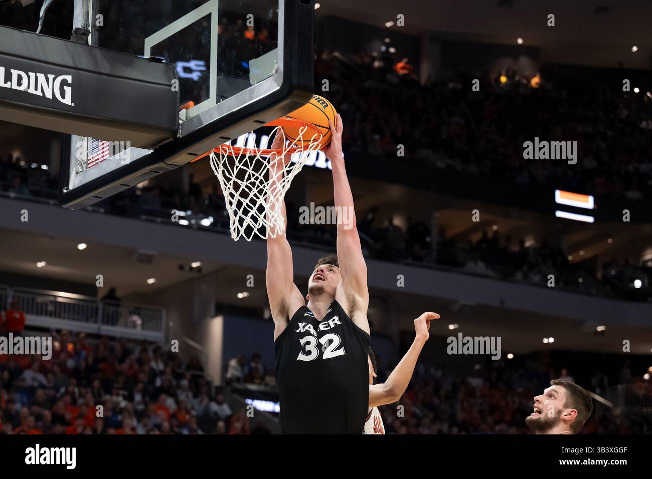Milwaukee, WI, USA. 21st Mar, 2025. Xavier Musketeers forward Zach ...