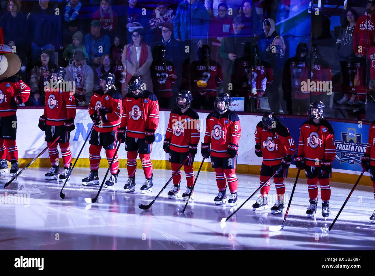 Minneapolis. 23rd Mar, 2025. Ohio State Buckeyes line up before the ...