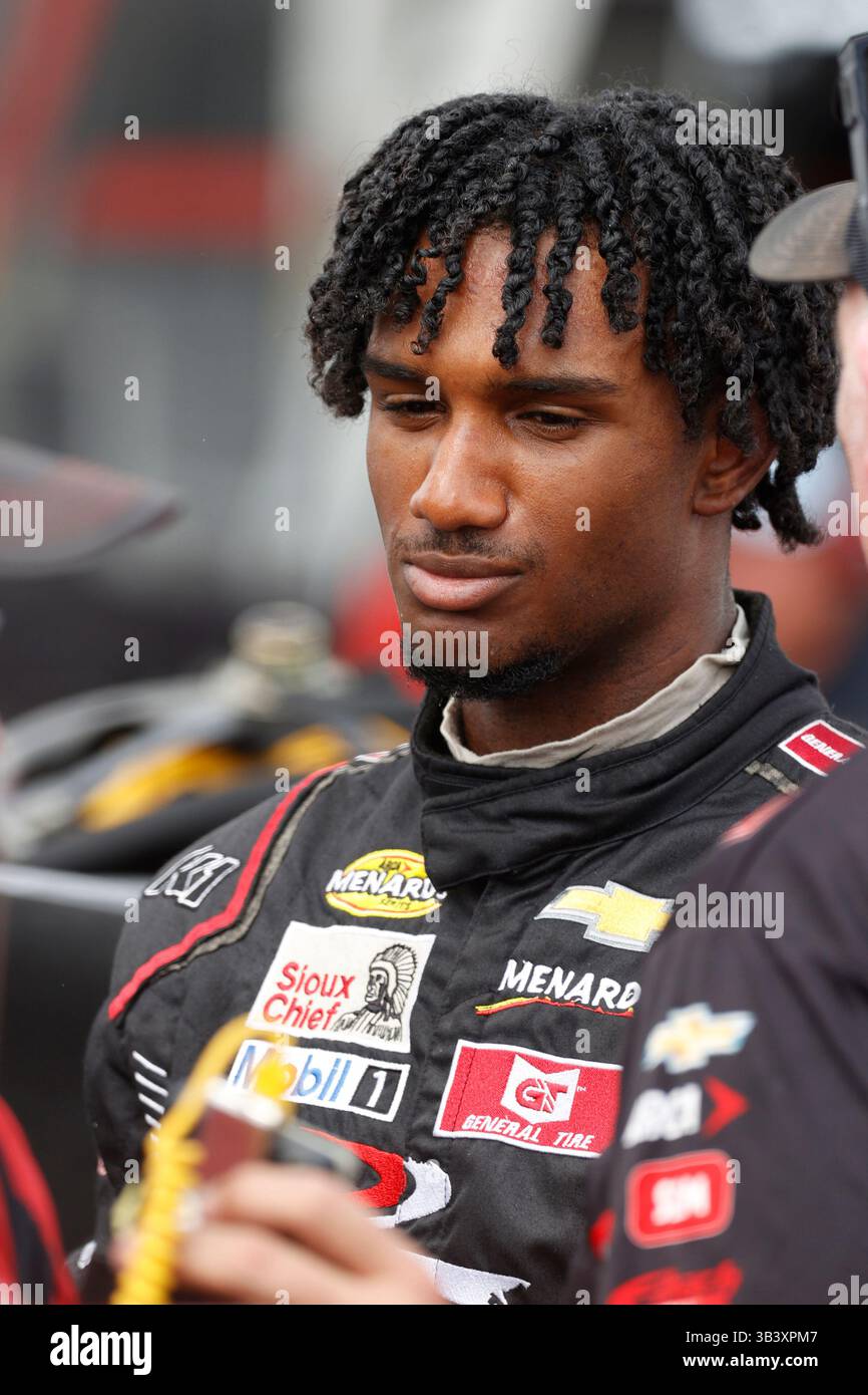 TALLADEGA, AL - APRIL 25: Lavar Scott (#6 Max Siegel, Inc. Chevrolet ...