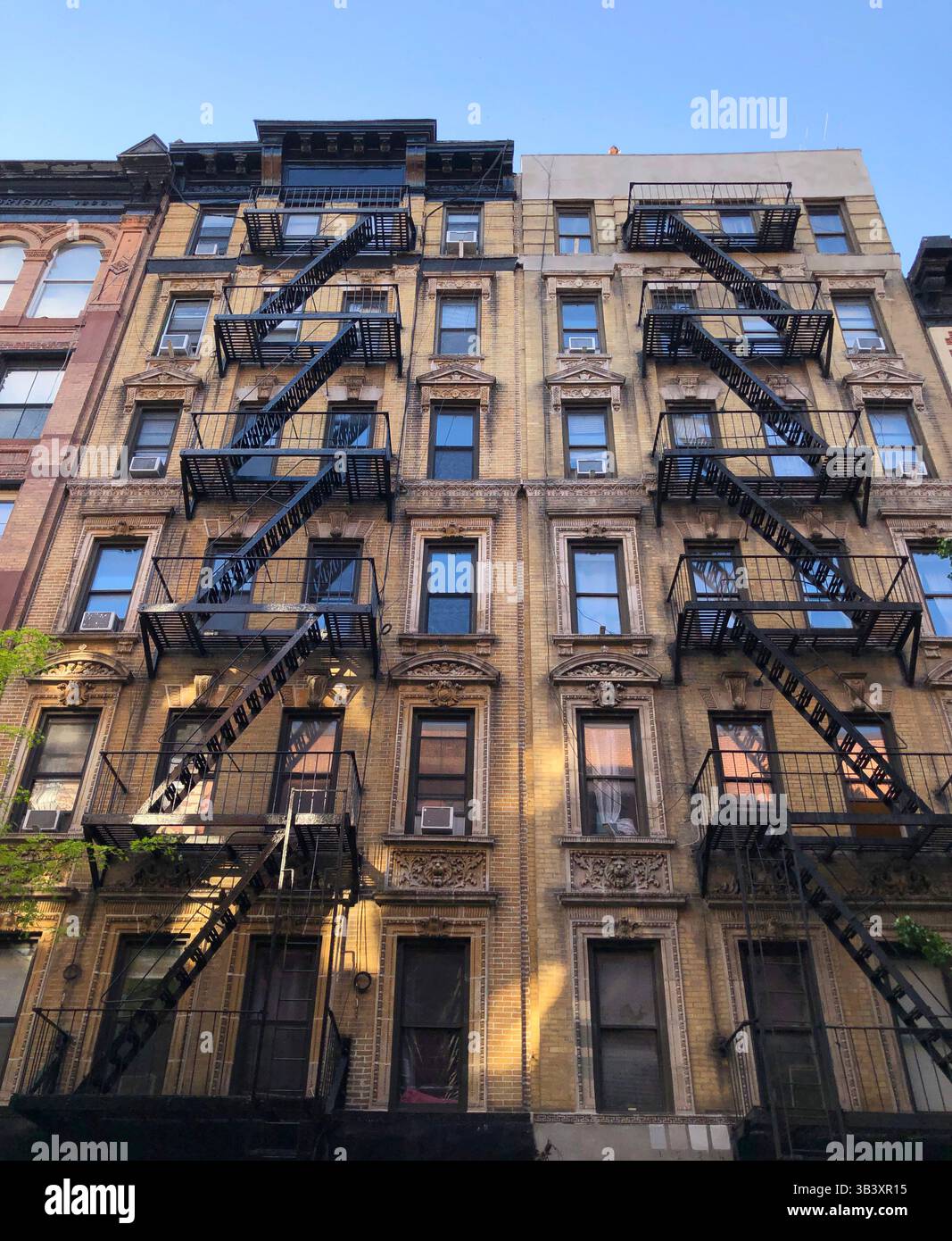 A regular day in Manhattan reveals the nonstop rhythm of people ...