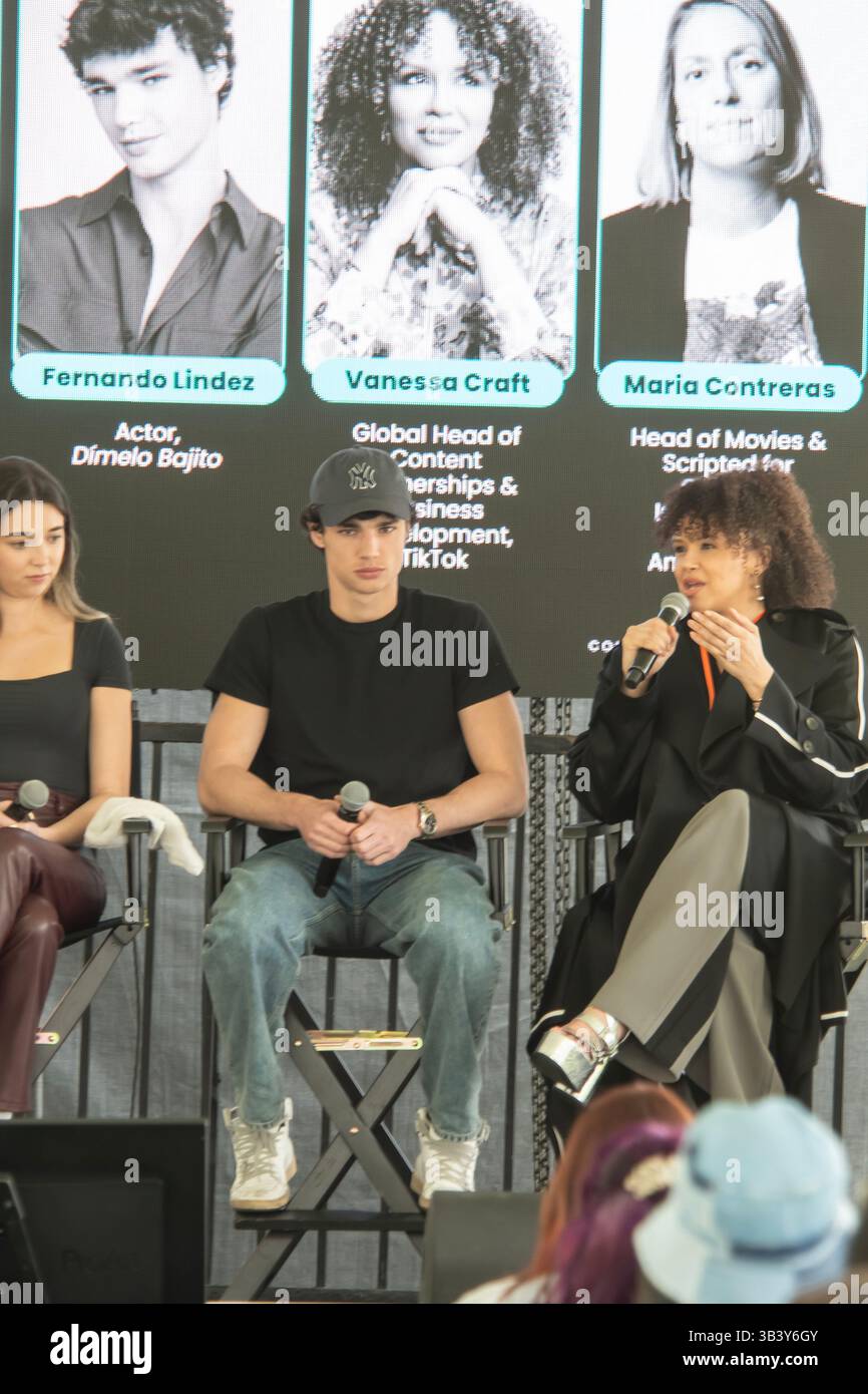Usc cheerleaders hi-res stock photography and images - Alamy