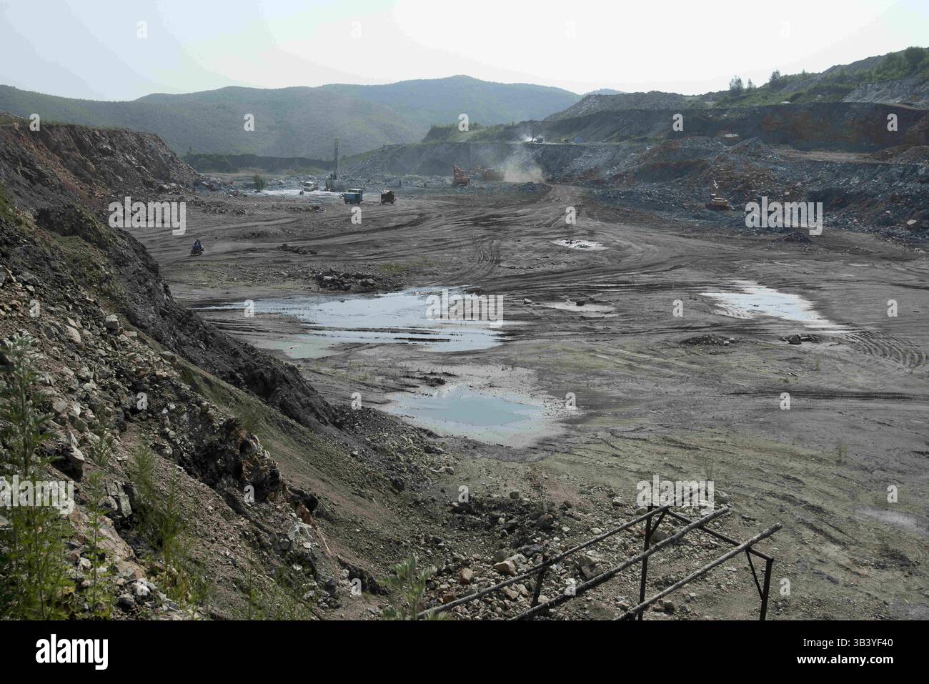 Graphite mine china hi-res stock photography and images - Alamy