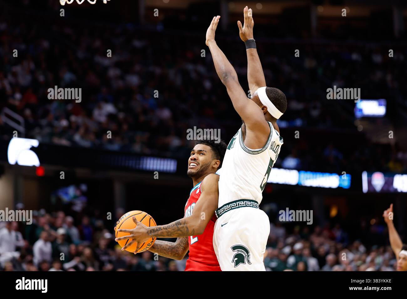 New Mexico Lobos guard Donovan Dent (2) looks to shoot while being ...