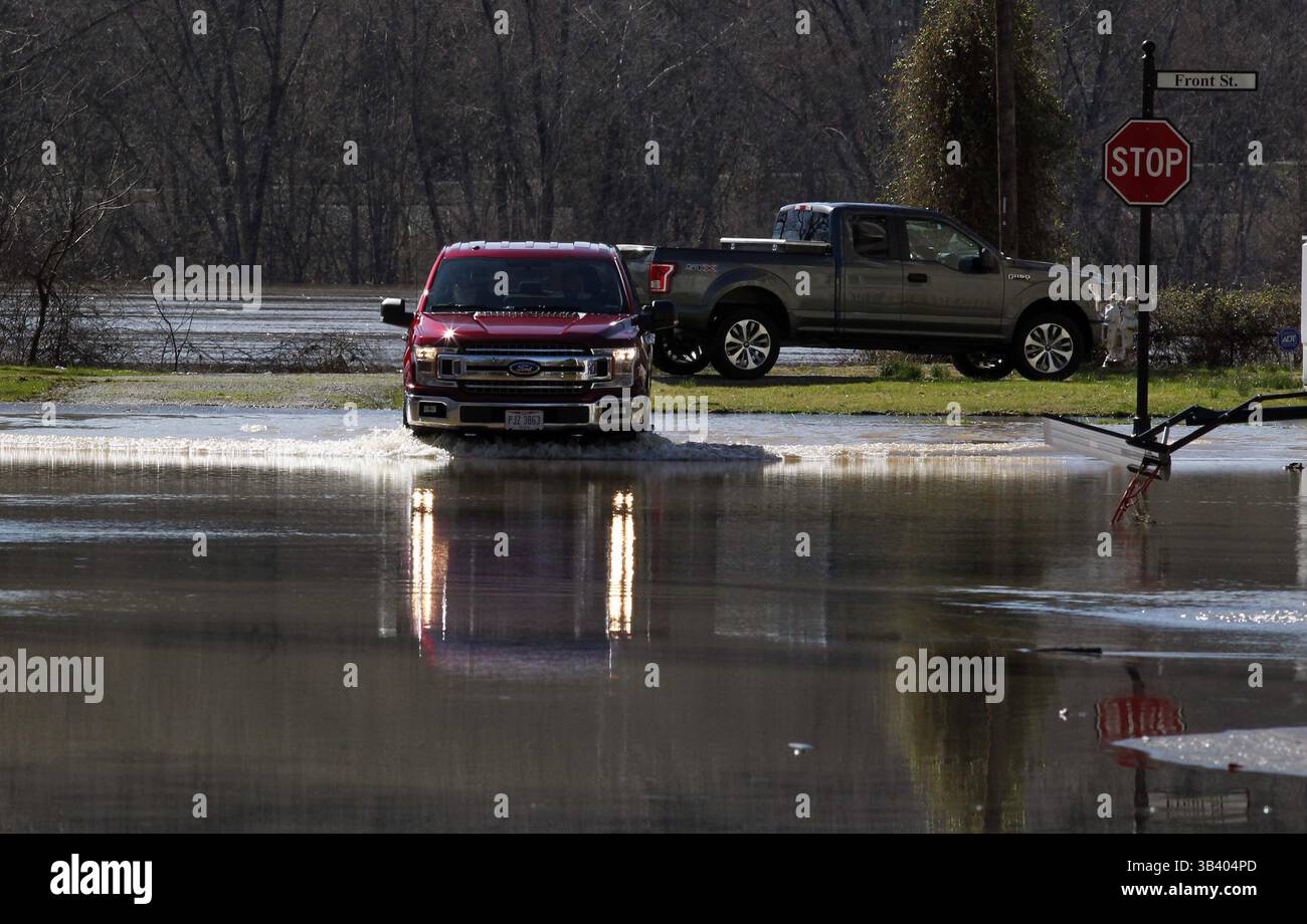 February 26, 2018 - Cincinnati, OH, USA - A Truck driver make it way ...