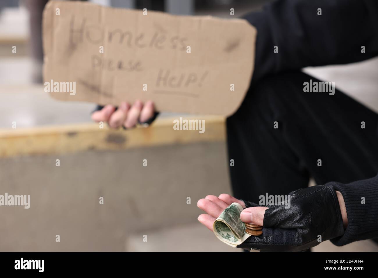 Hands homeless cardboard sign hi-res stock photography and images - Alamy