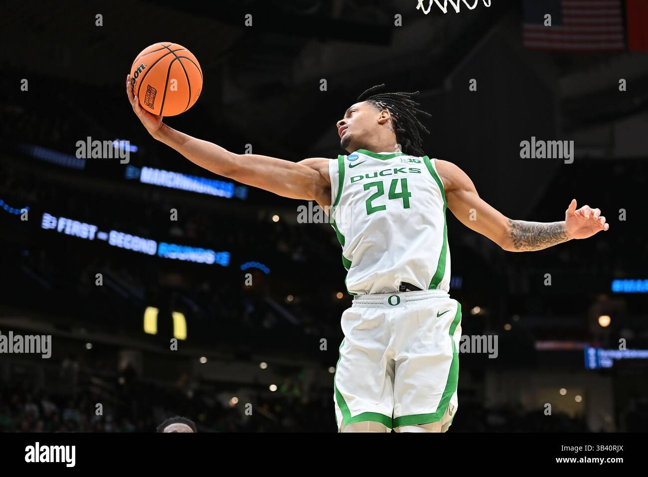 March 21, 2025: Oregon Ducks guard Jamari Phillips (24) stretches for a ...
