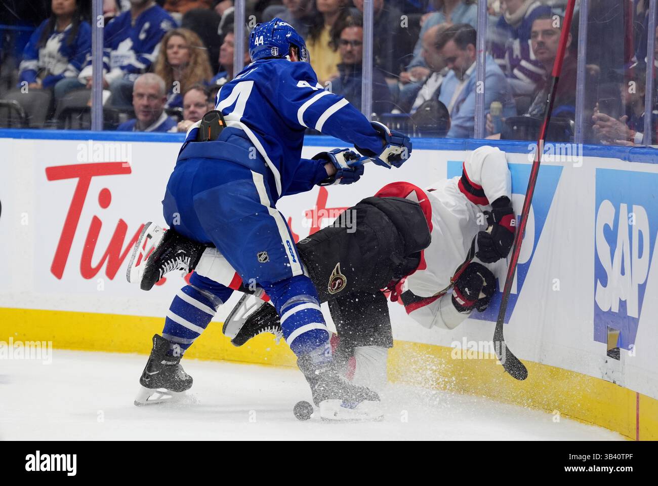 Toronto Maple Leafs' Morgan Rielly (44) cross checks Ottawa Senators ...
