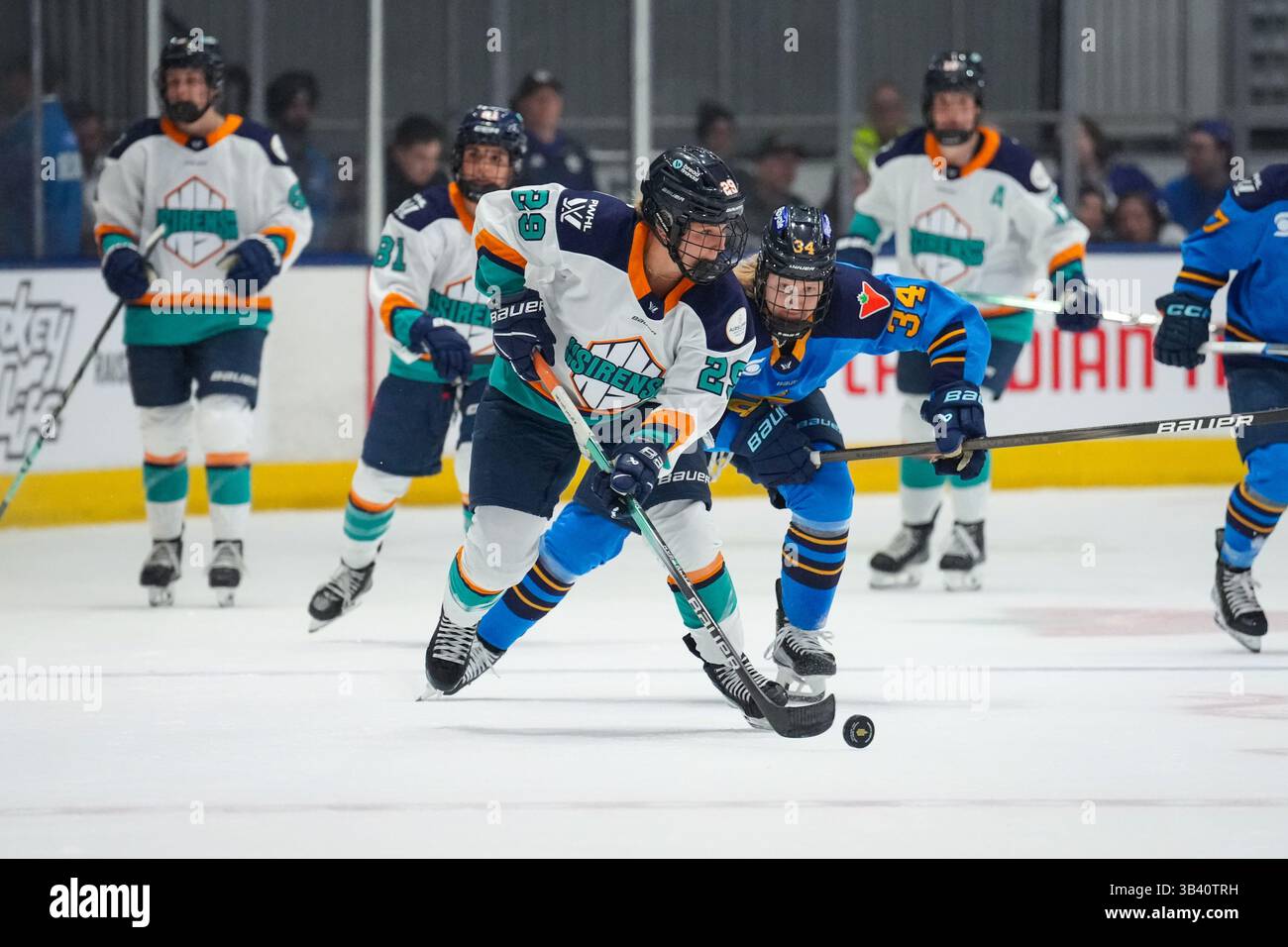 Toronto, Canada. 29th Apr, 2025. Toronto Sceptres‚Äô Hannah Miller (34 ...