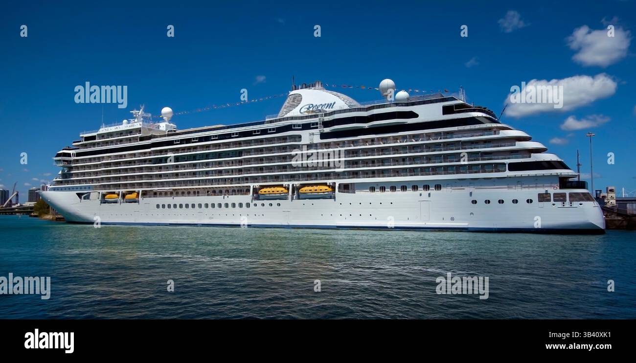Cruise ship at harbour in Miami, Florida, USA Stock Photo - Alamy