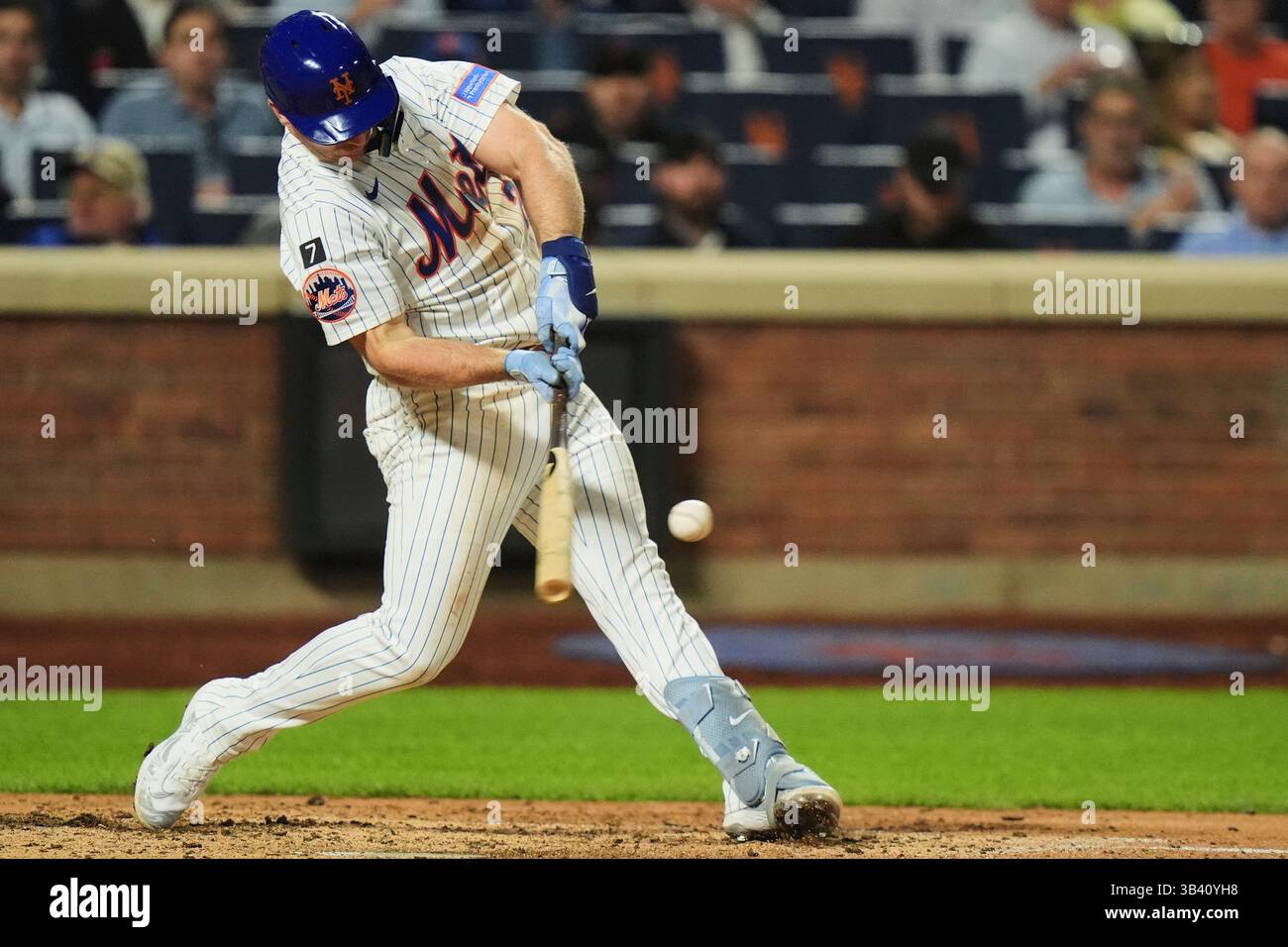 New York Mets' Pete Alonso hits a home run during the fourth inning of ...