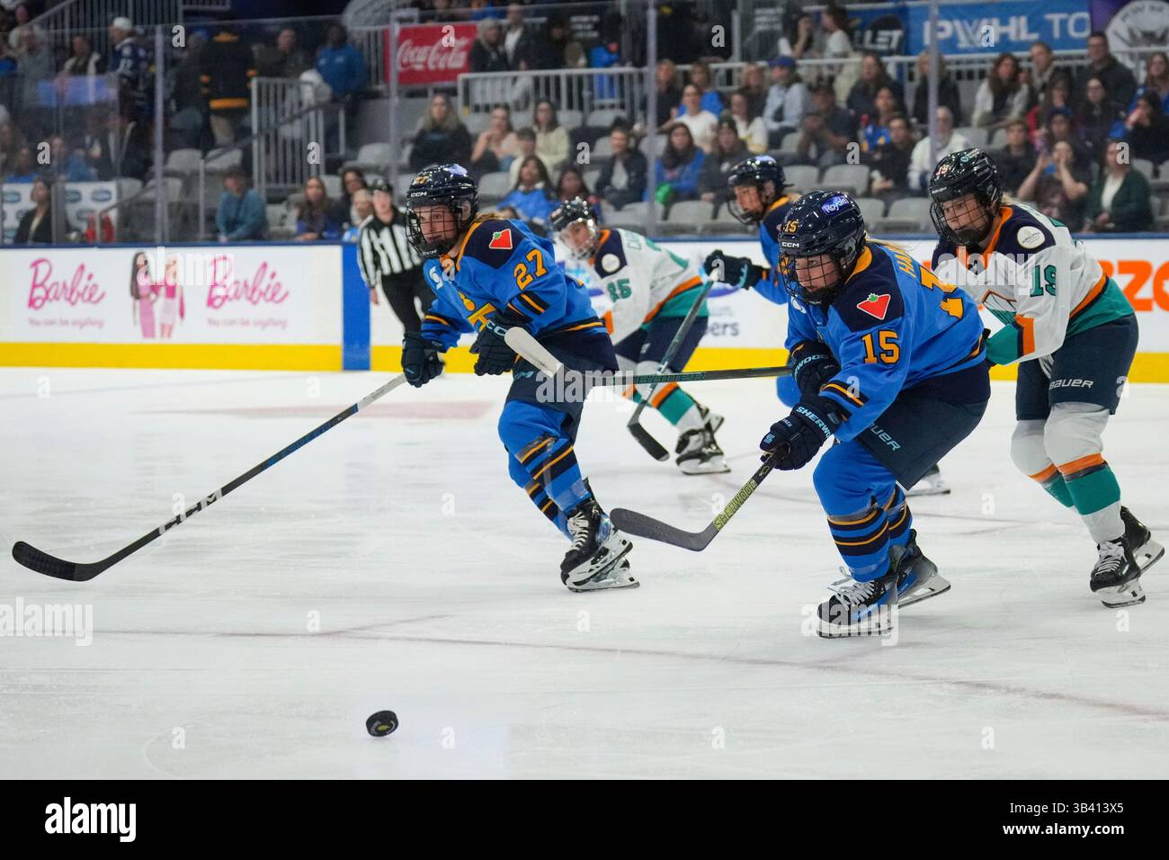 Toronto Sceptres Savannah Harmon (15) and New York Sirens Paetyn Levis ...