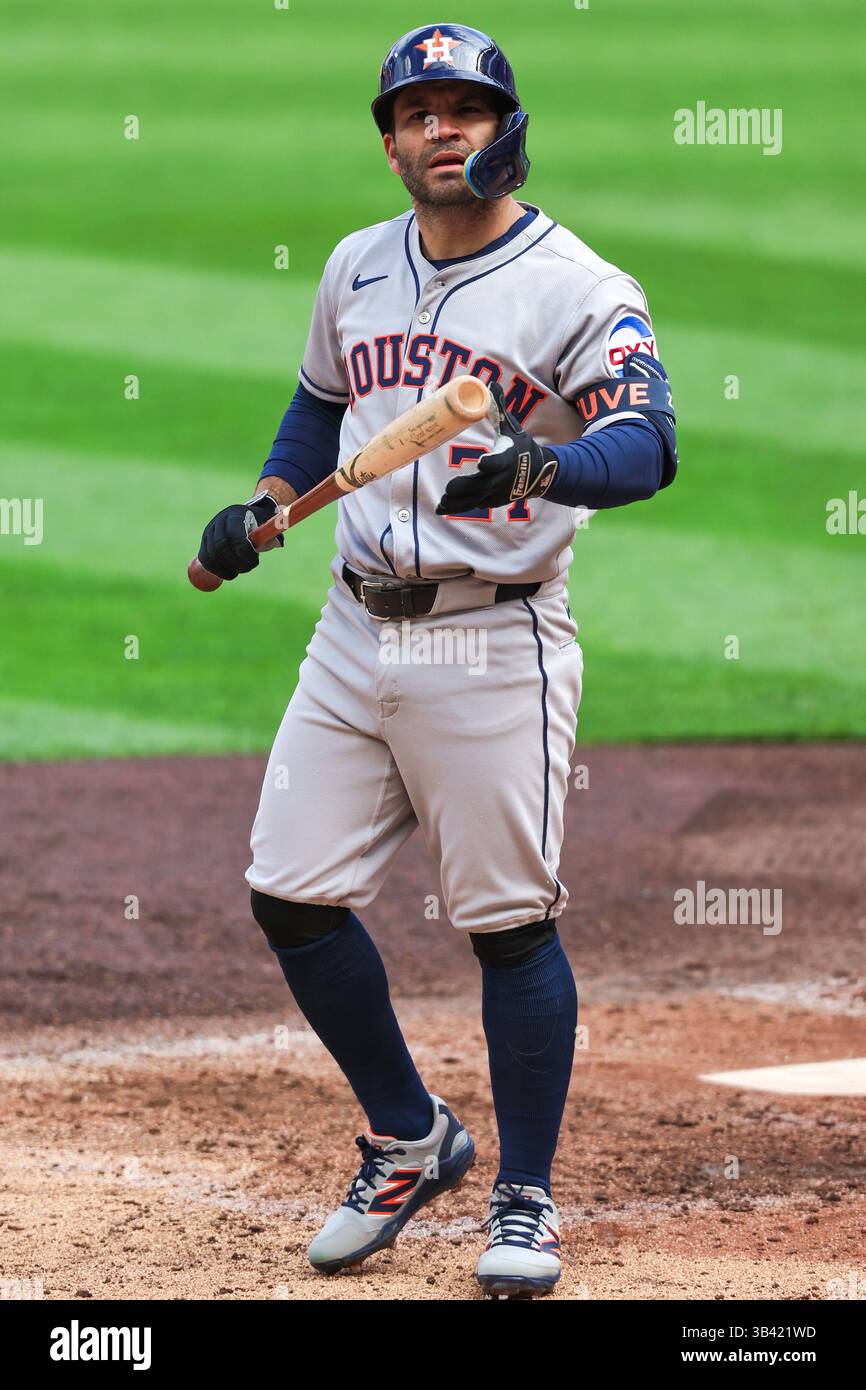 Minneapolis. 3rd Apr, 2025. Houston Astros left fielder Jose Altuve (27 ...