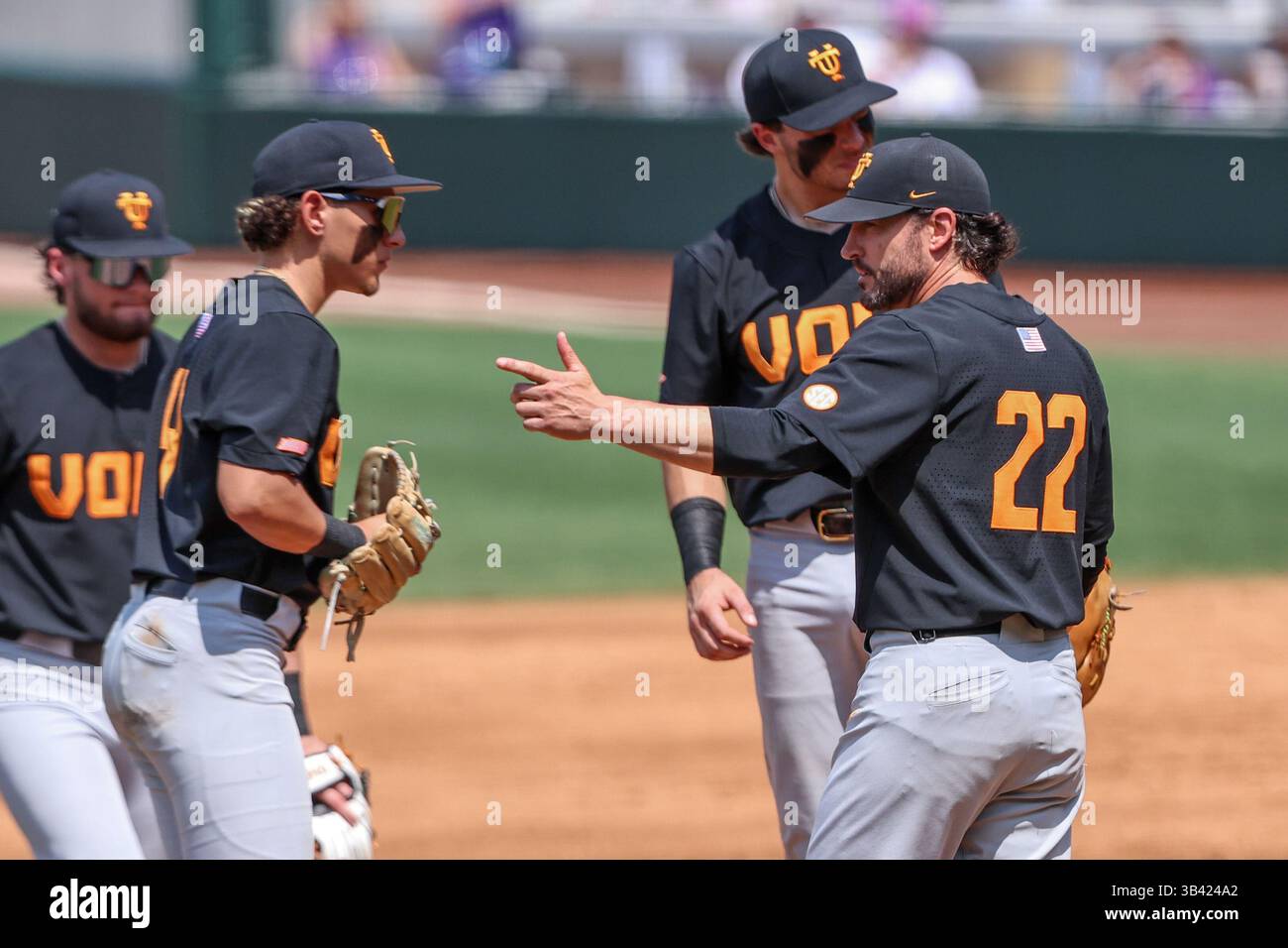 Baton Rouge, LA, USA. 27th Apr, 2025. Tennessee Head Coach Tony Vitello ...