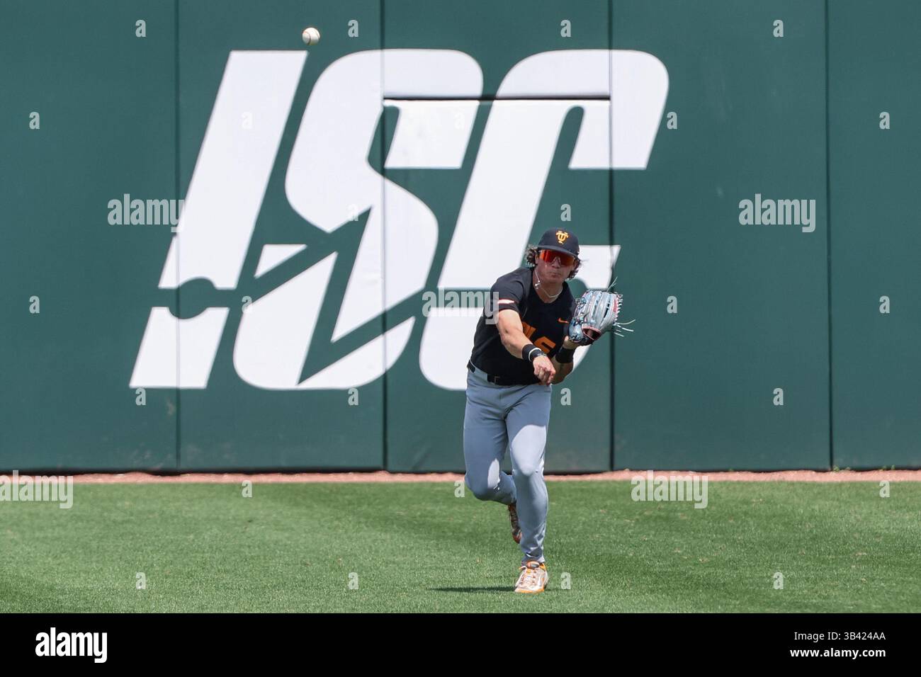 Baton Rouge, LA, USA. 27th Apr, 2025. Tennessee right fielder Reese ...