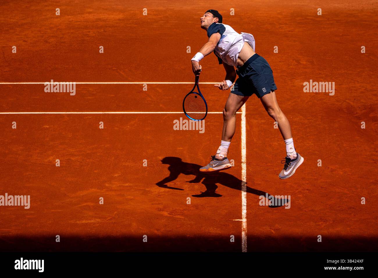 Madrid, Spain. 29th Apr, 2025. Englishman Jack Draper plays against Italian Matteo Berrettini ...