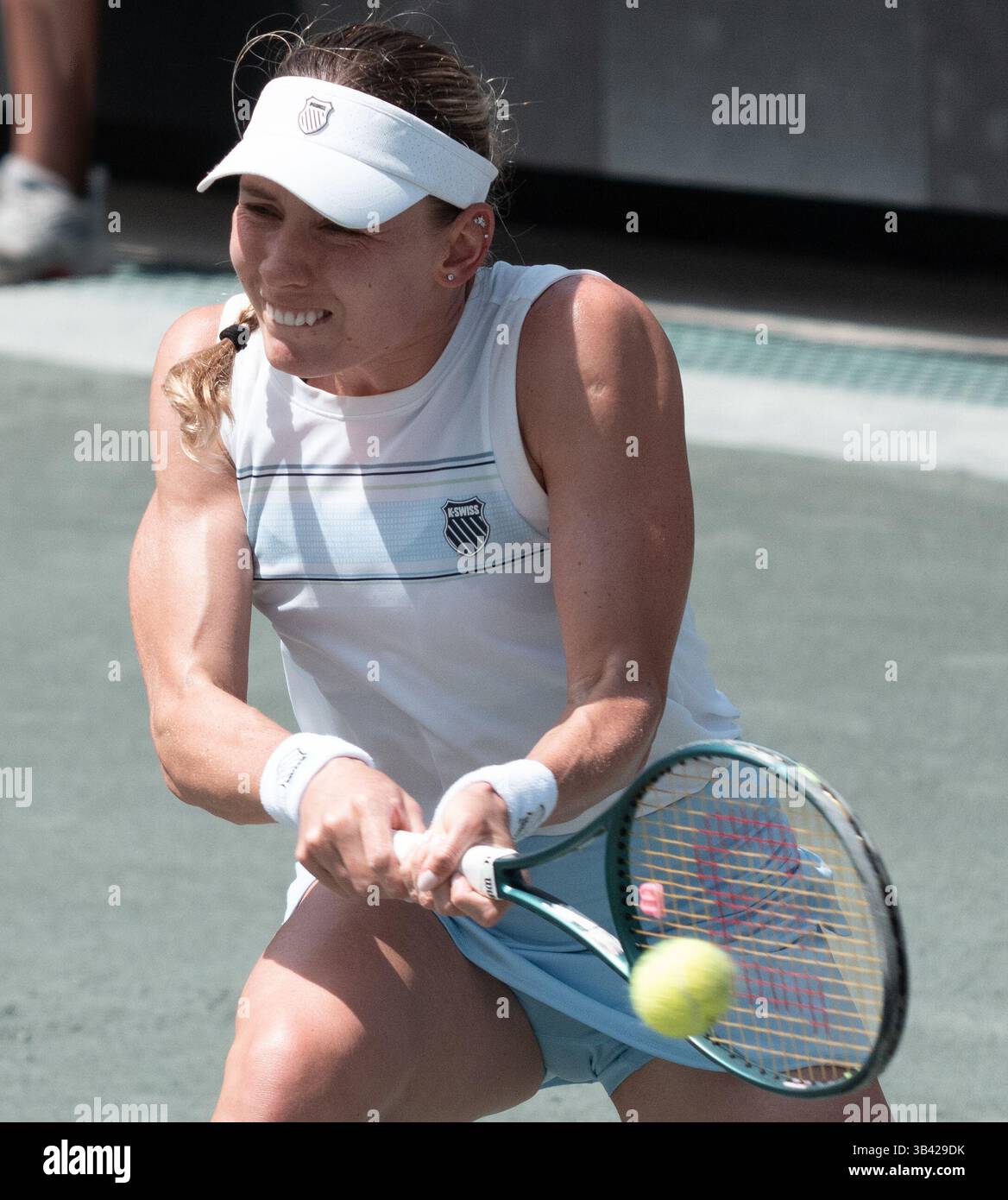 April 4, 2025: Ekaterina Alexandrova (RUS) defeated Qinwen Zheng (CHN ...