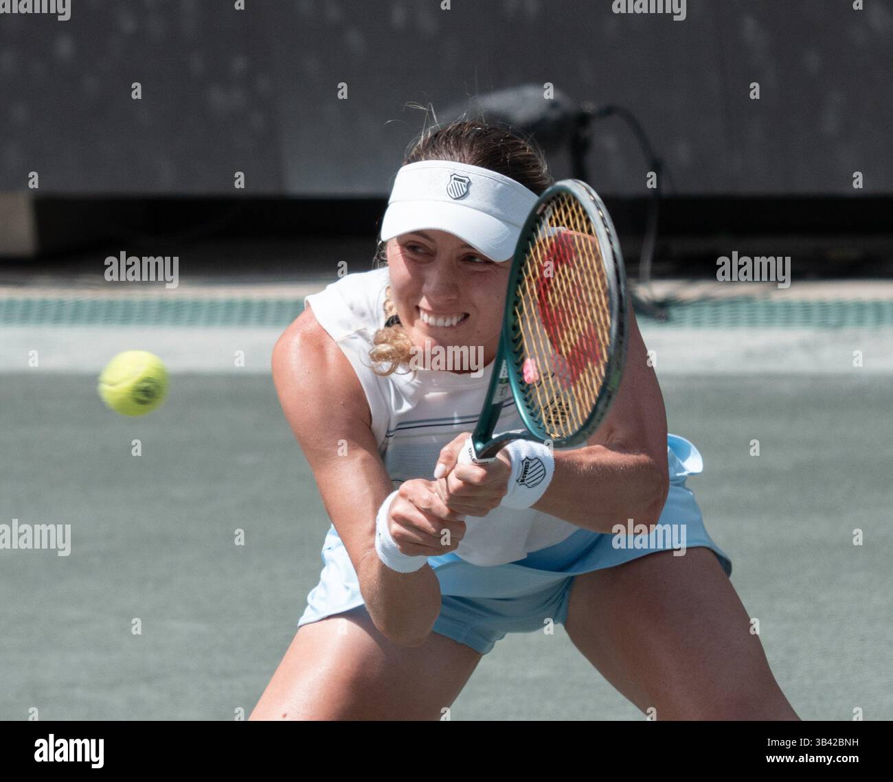 April 4, 2025: Ekaterina Alexandrova (RUS) defeated Qinwen Zheng (CHN ...
