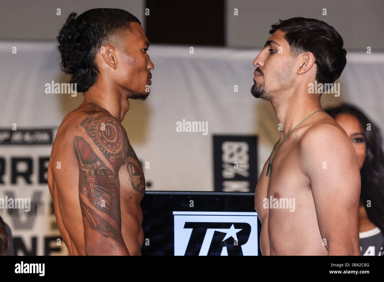 April 4, 2025: (L-R) Junior Lightweights DJ Zamora and Hugo Castañeda ...