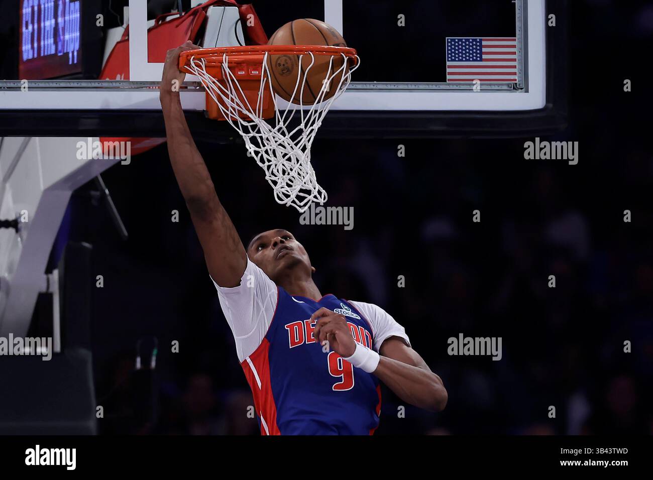 Detroit Pistons forward Ausar Thompson (9) dunks the ball in the second ...