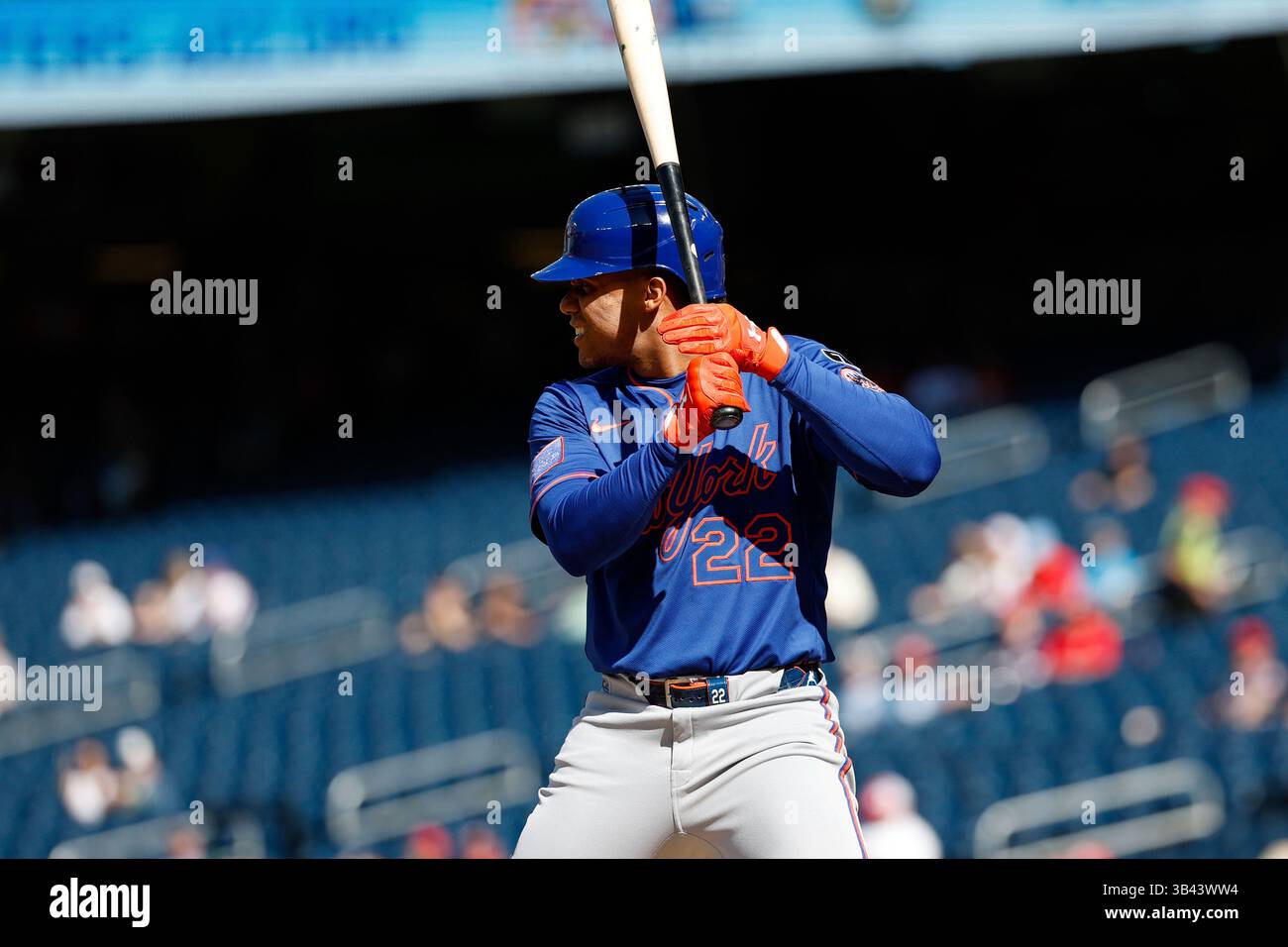 New York Mets' Juan Soto (22) at bat during the first inning of a ...