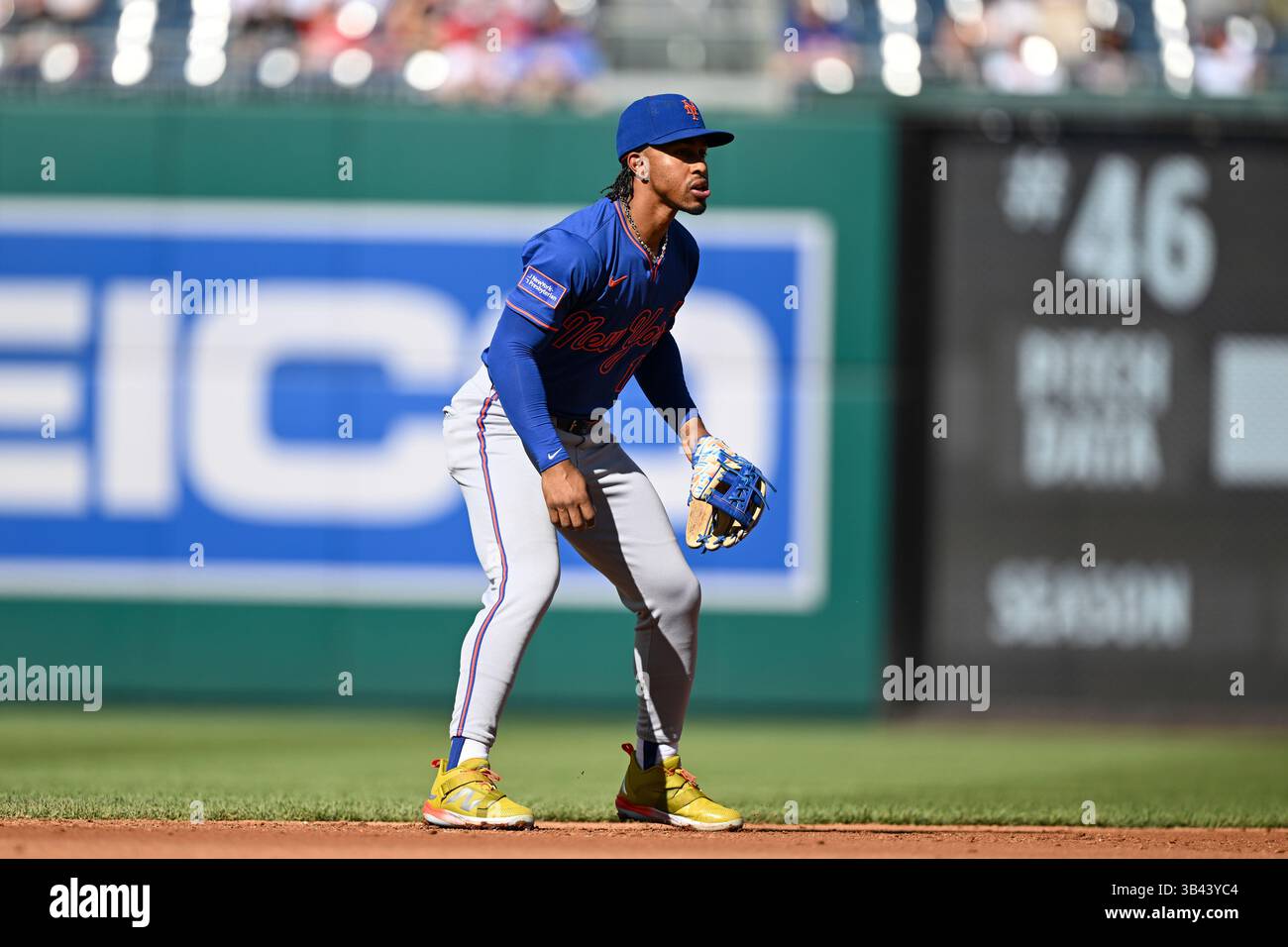 New York Mets shortstop Francisco Lindor gets in position during the second inning of a baseball ...