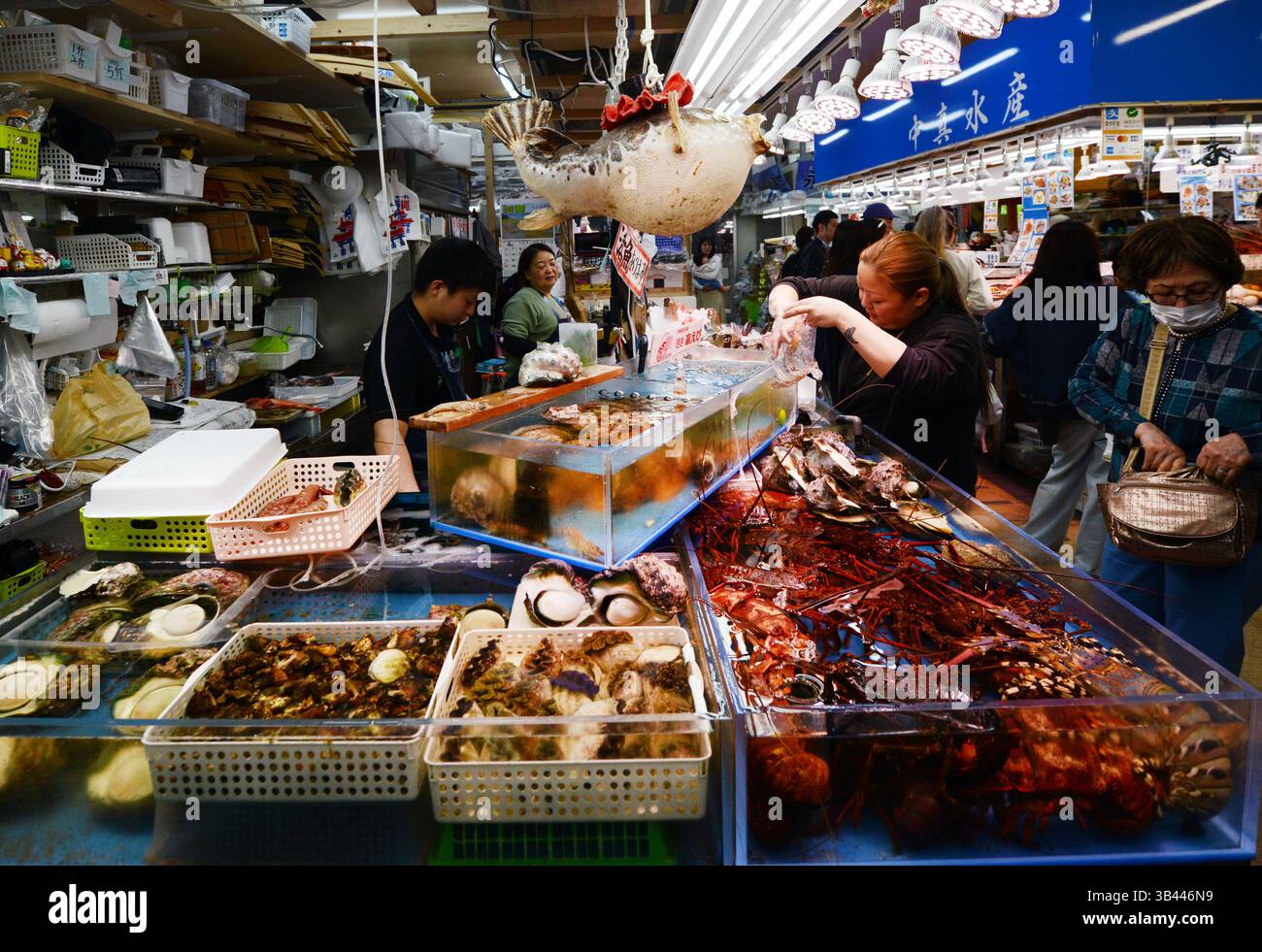 A fresh fish & seafood vendor at the Makishi market in Naha, Okinawa ...