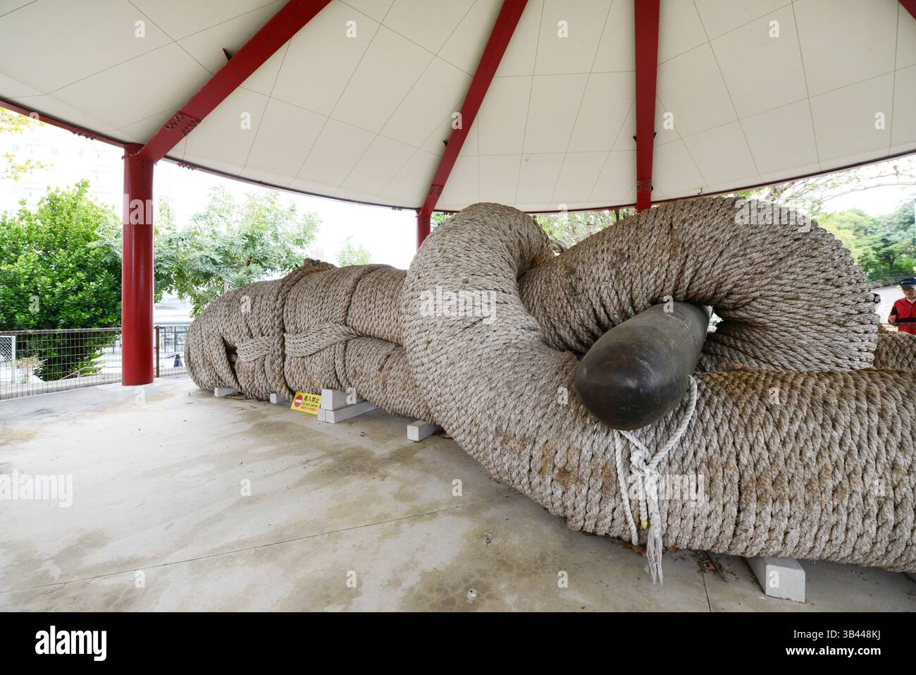 Giant tug of war display hi-res stock photography and images - Alamy