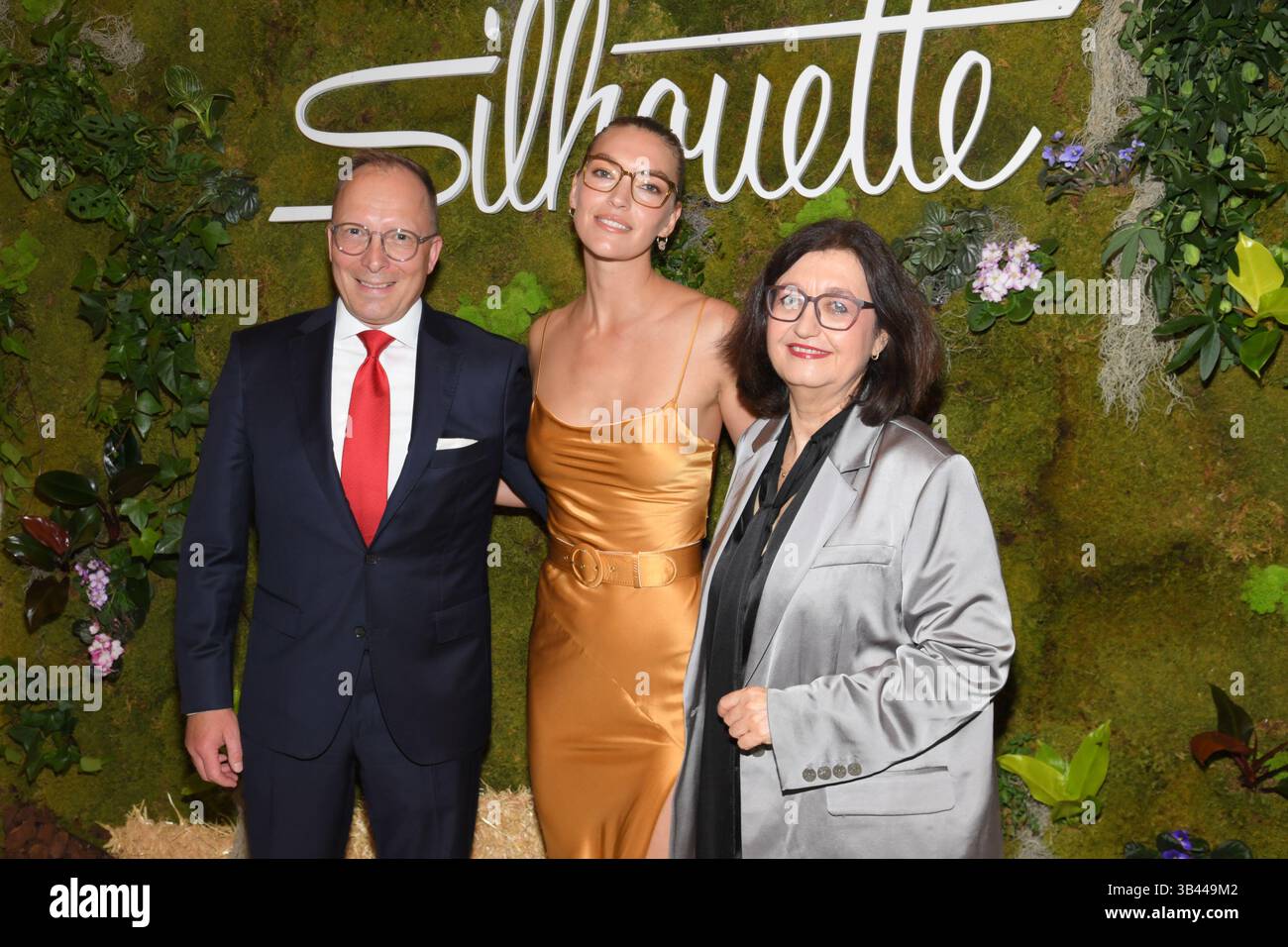 New York, USA. 29th Apr, 2025. Hartmut Kraft, Arizona Muse and Atissa ...