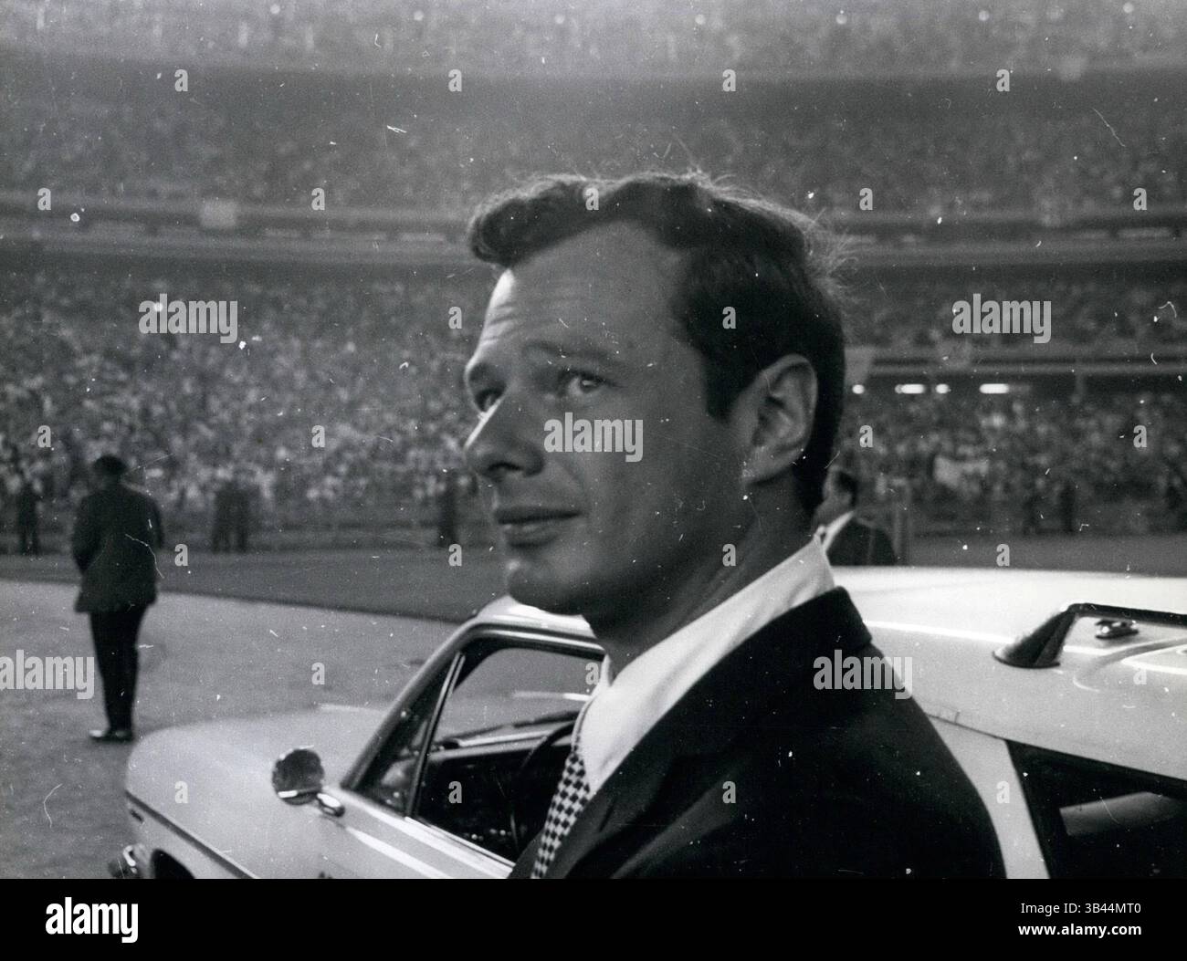 Beatles shea stadium 1965 hi-res stock photography and images - Alamy