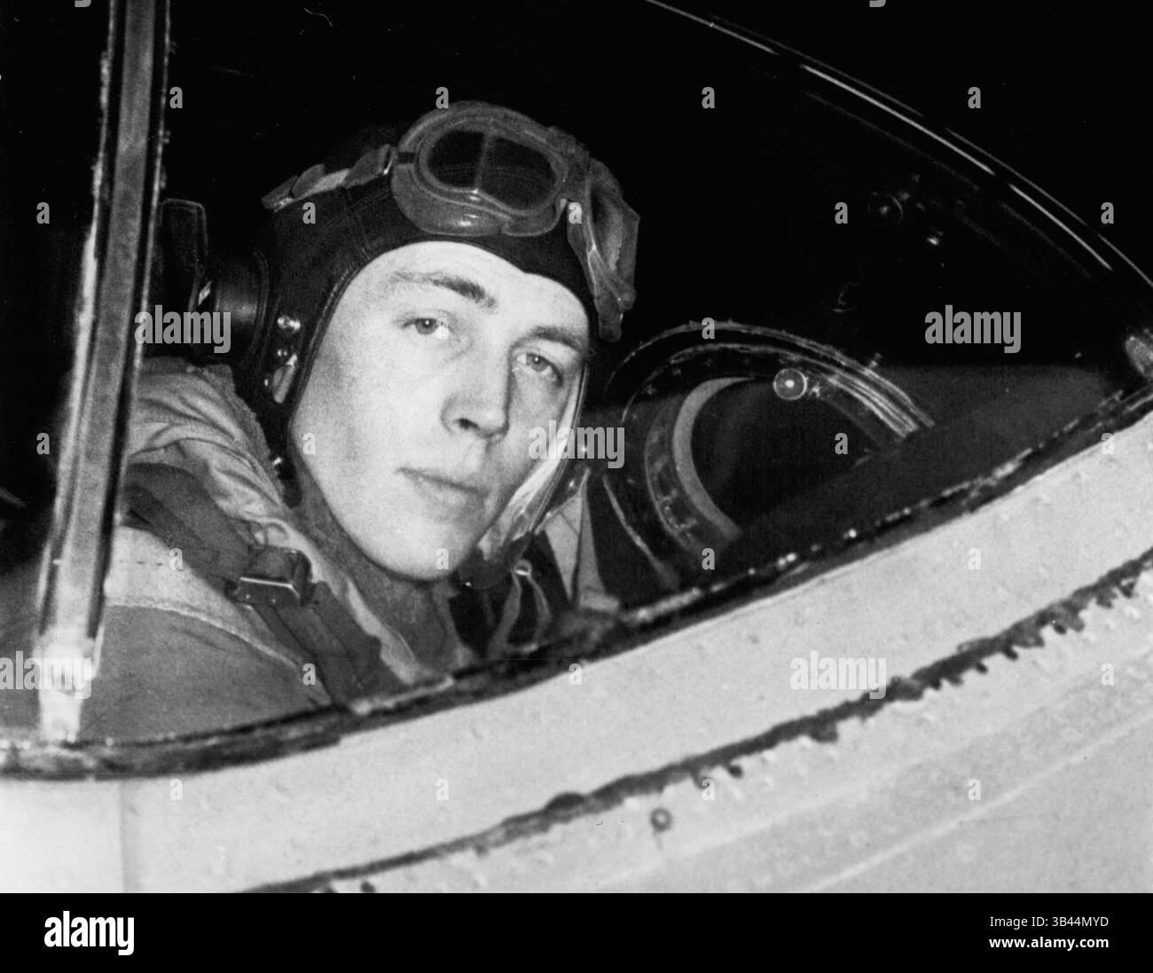 Dec. 16, 1957 - Canberra jet sets off on London to Australia record ...