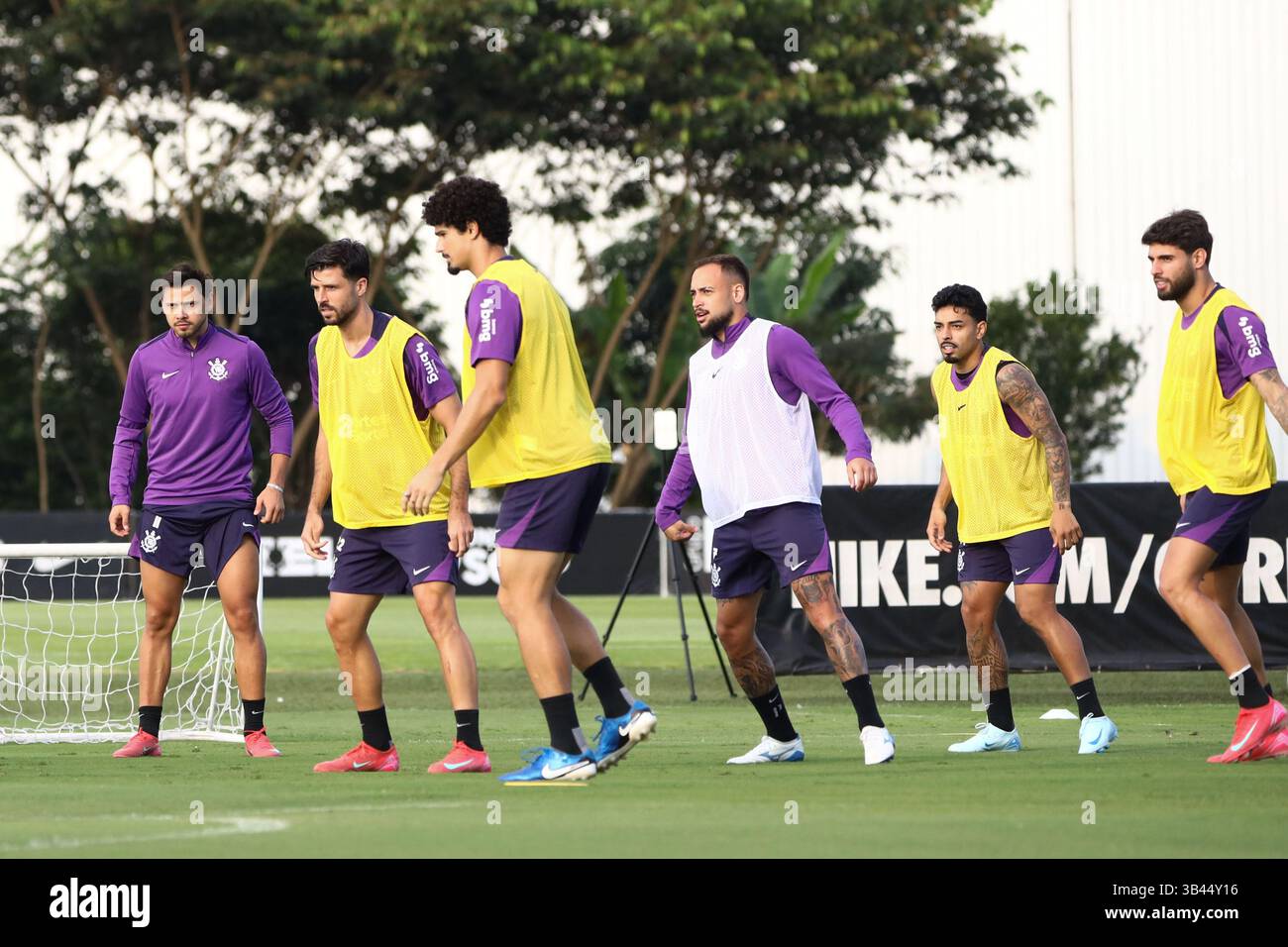 Corinthians players during warm-up before training at the CT Dr ...