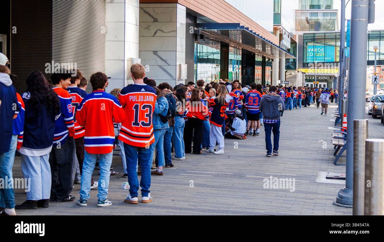 Edmonton, Canada. 29th Apr, 2025. Edmonton Oilers fans start lining up ...