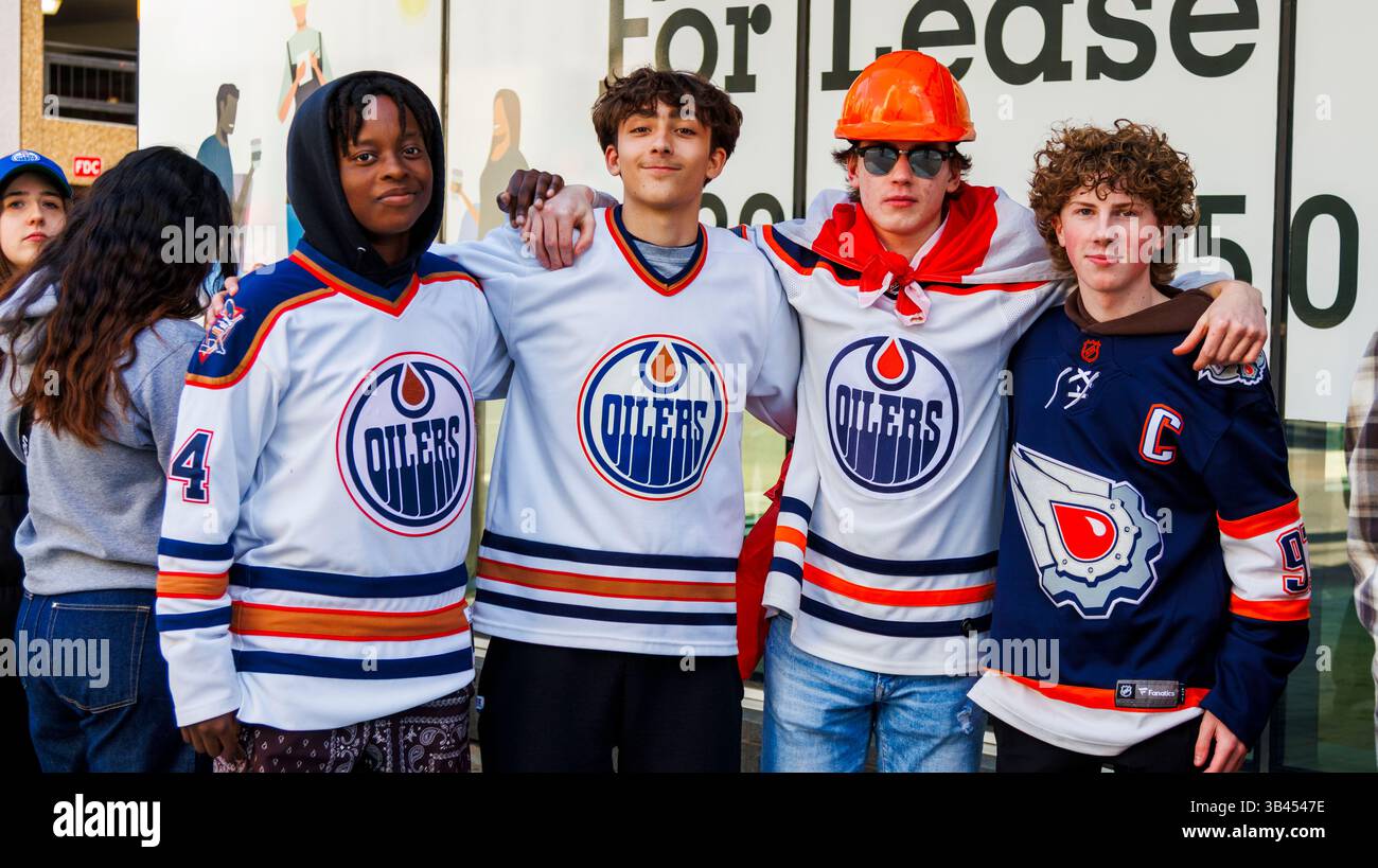 Edmonton, Canada. 29th Apr, 2025. Edmonton Oilers fans start lining up ...