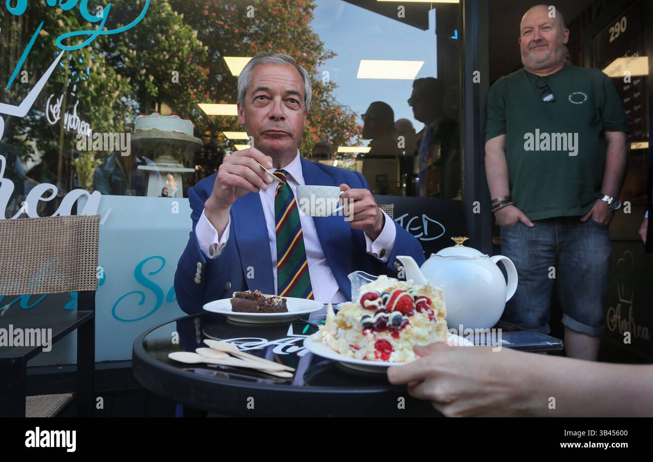 Scunthorpe, UK. 29th Apr, 2025. Reform UK party leader Nigel Farage ...