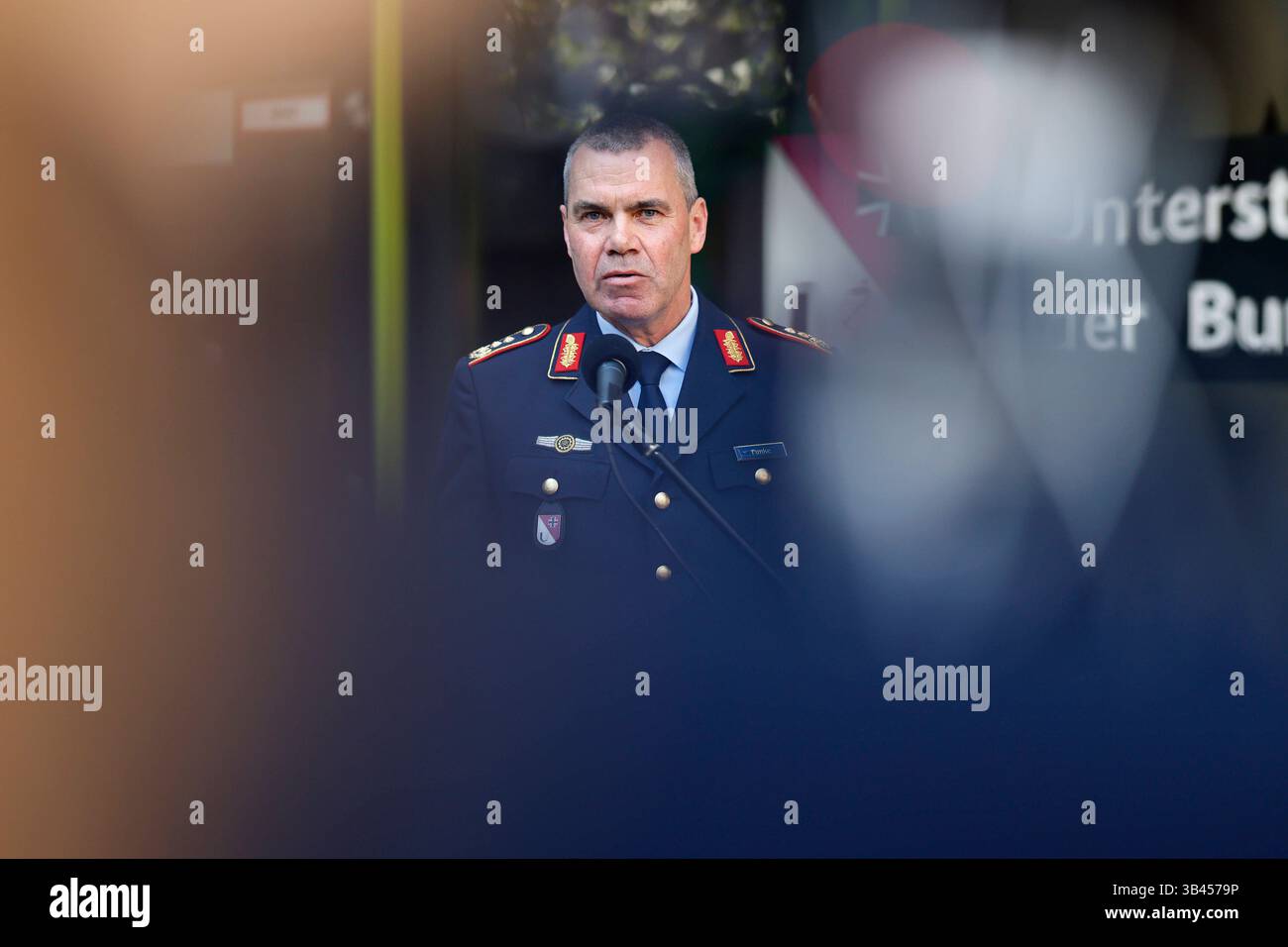 Generalleutnant Gerald Funke, Befehlshaber Unterstützungskommando der ...