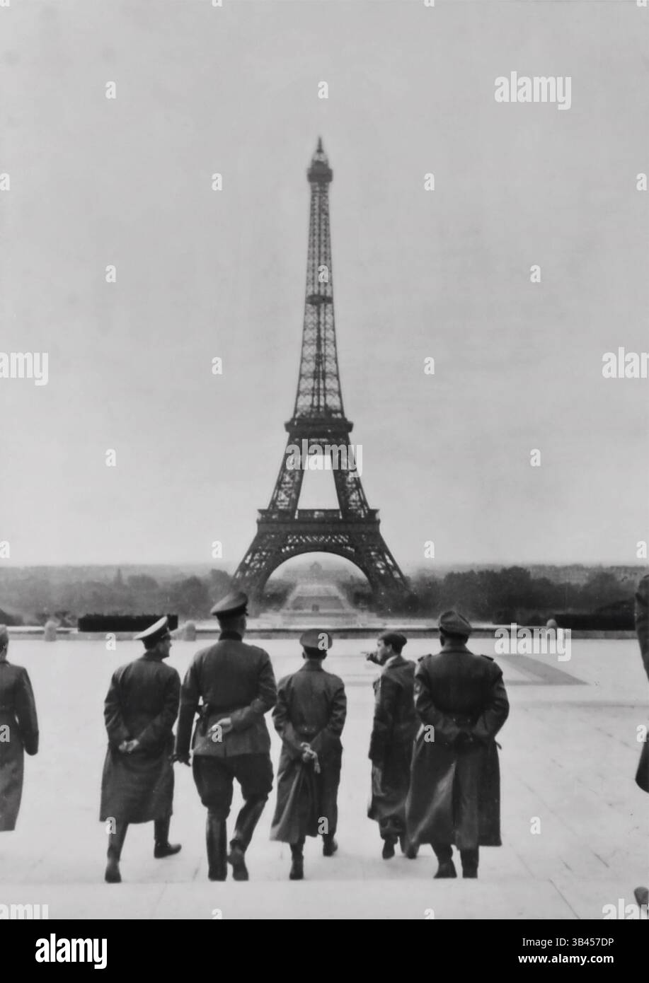 Adolf hitler in paris france hi-res stock photography and images - Alamy