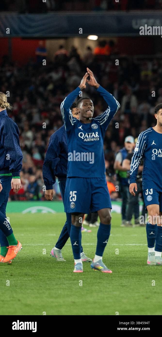 London, UK. 29th Apr, 2025. PSG team celebrate their victory after the ...