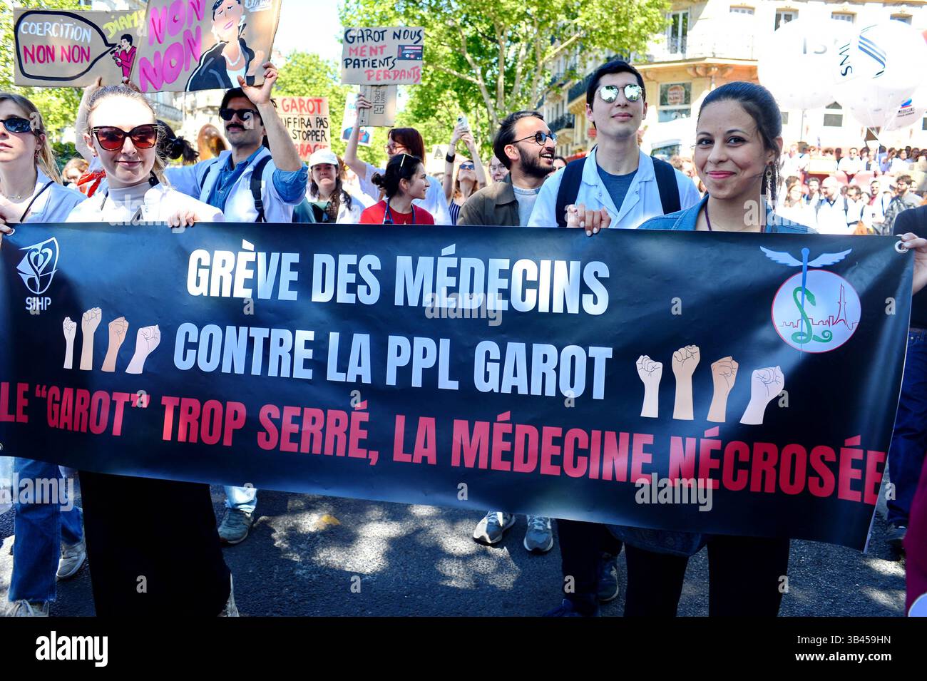 Gathering of external medicine students and young doctors against the ...
