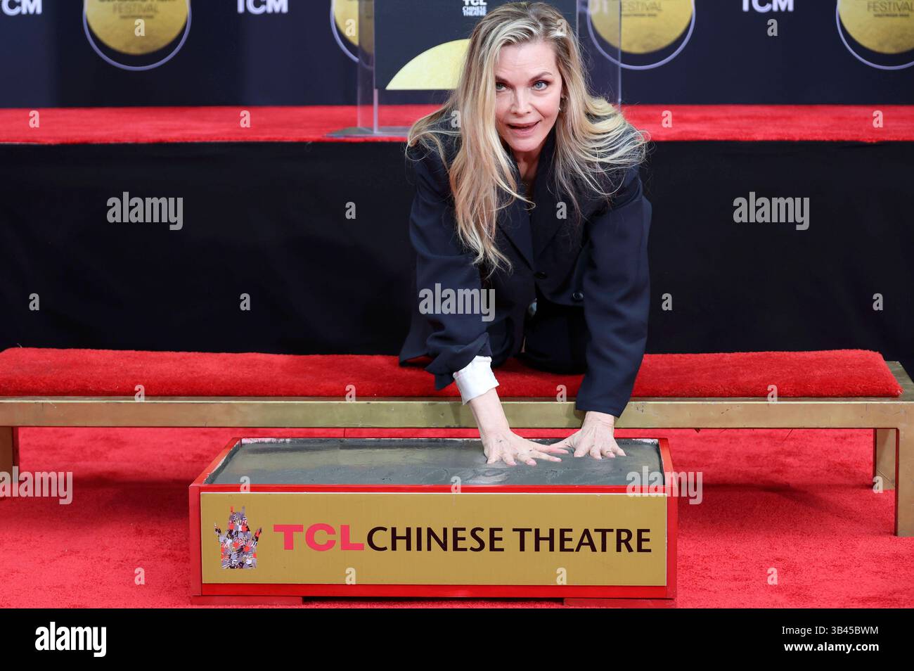 Michelle Pfeiffer bei ihrer Hand and Footprints Ceremony am TCL Chinese ...