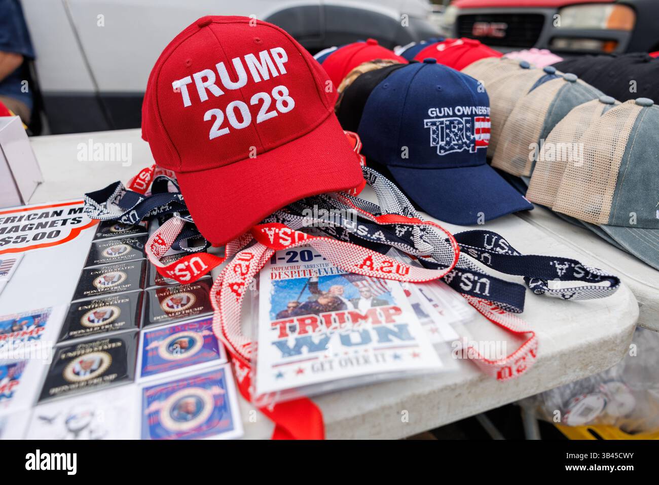 Warren, USA. 29th Apr, 2025. Vendors outside President Donald Trump's ...