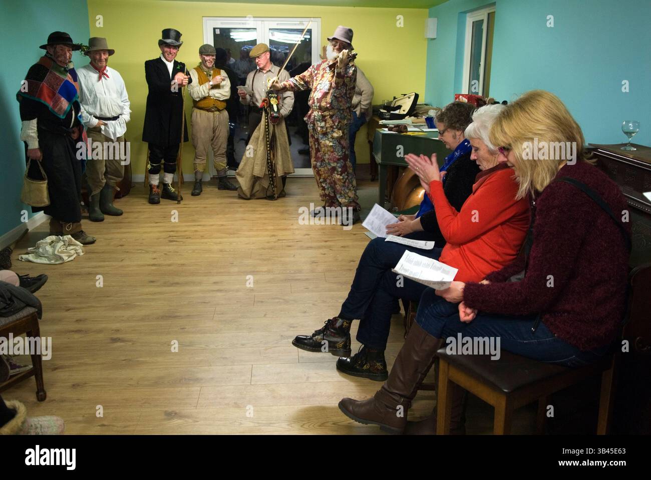 Dramatics figure hi-res stock photography and images - Alamy