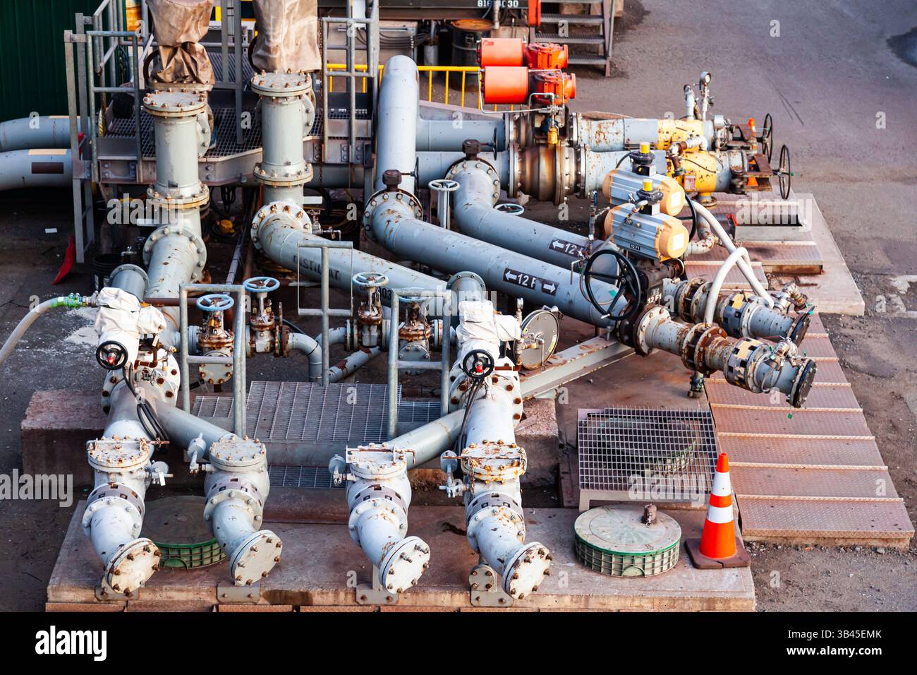 Fuel distribution pipelines with valves for issuing and receiving fuel ...