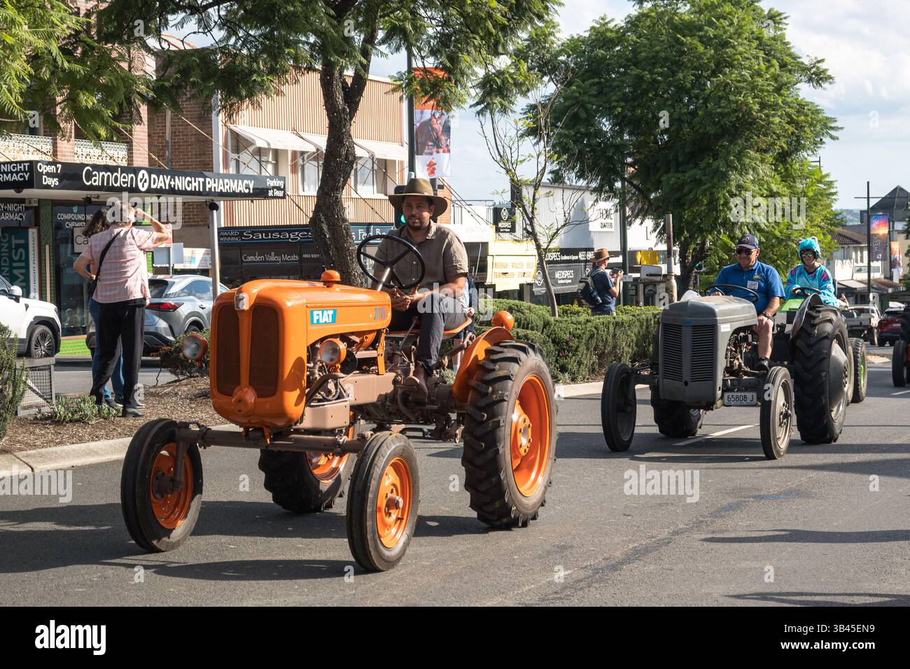 A Fiat 211rb tractor on Argyle Street during the Camden Show parade ...
